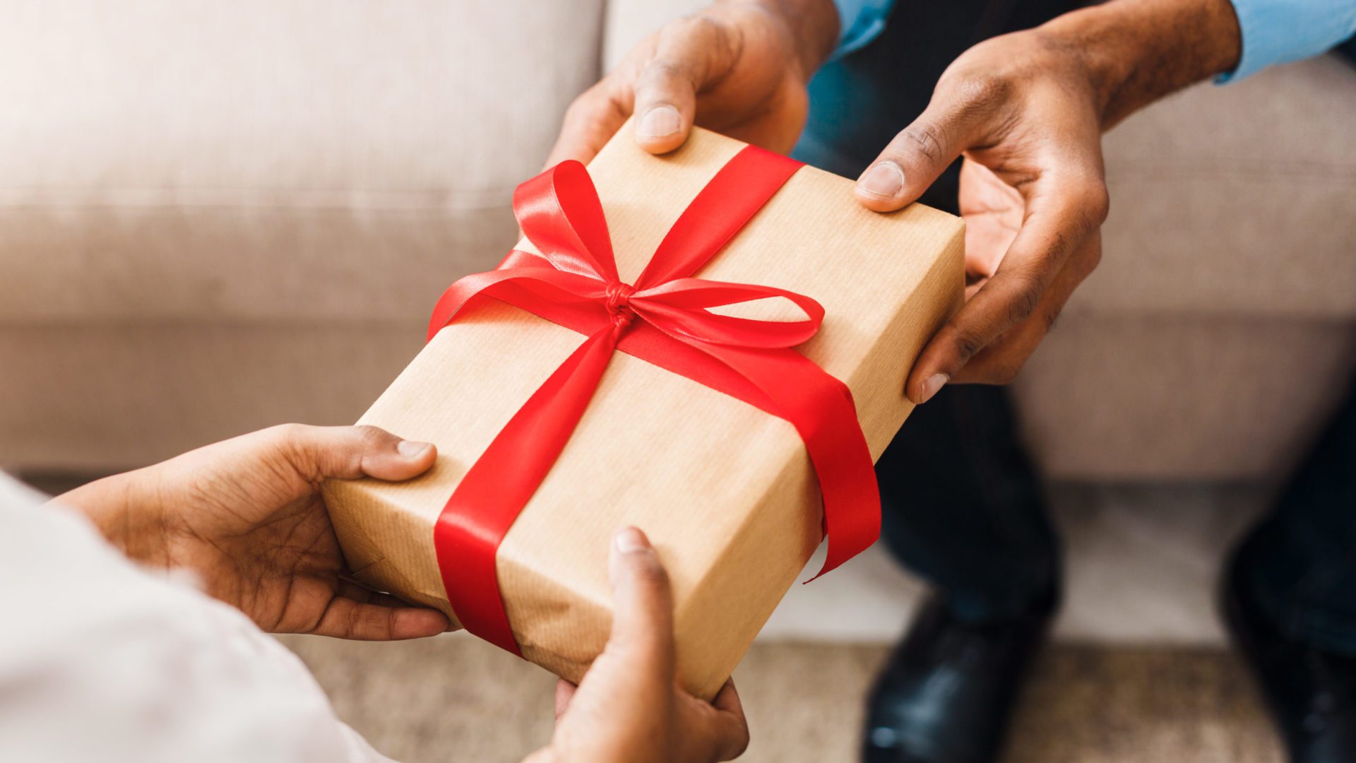Giving Holiday Gifts at Work - Hire Dynamics